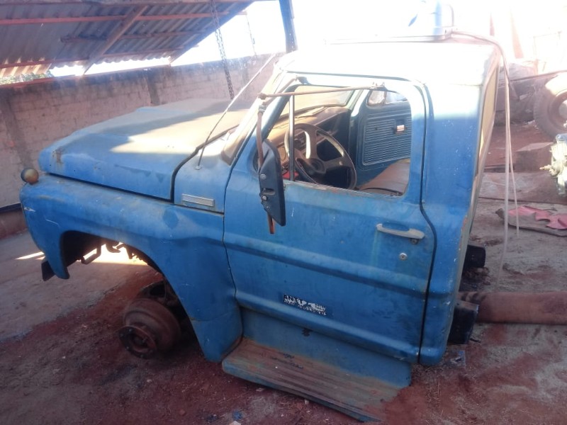 Leilão Online - CABINE DE CAMINHÃO FORD F600, ANO 1978 ATÉ 1982