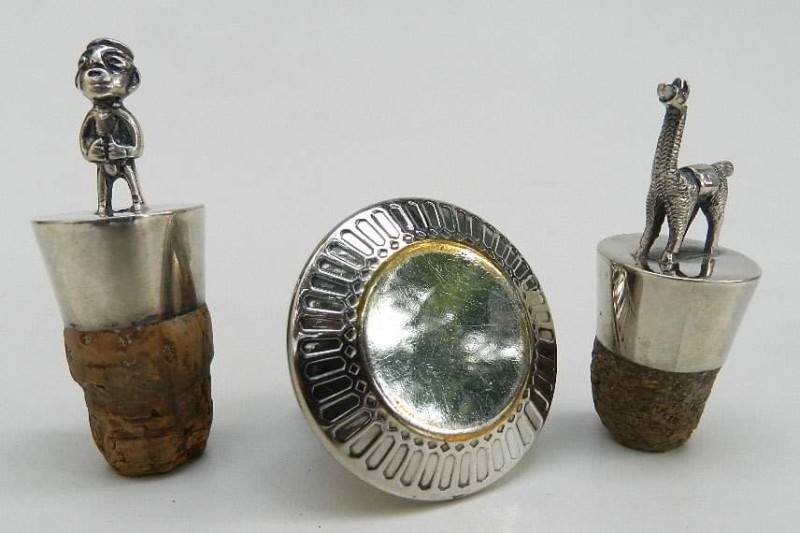 Leilão Online - Tampas de garrafa de prata de lei 925, Peru e uma ta