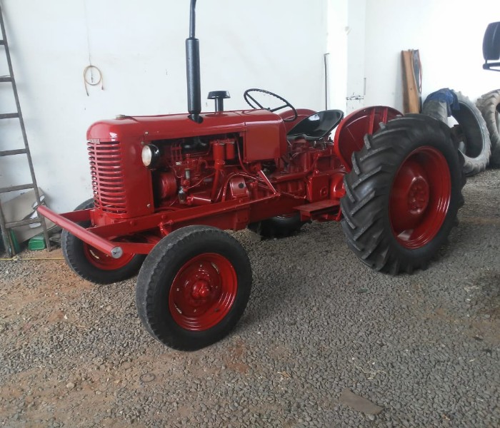 Leilão Online - TRATOR VALMET; MODELO 600D; ANO 1960 - FUNCIONANDO