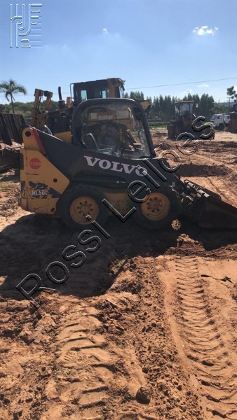 Leilão Online - [ VÍDEO ] MINI CARREGADEIRA VOLVO. MOD. MC 60C. ANO