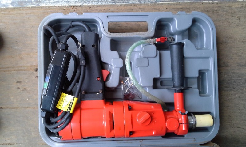 Leilão Online - Furadeira para concreto DIAMOND CORE DRILL Z1Z-CF05-
