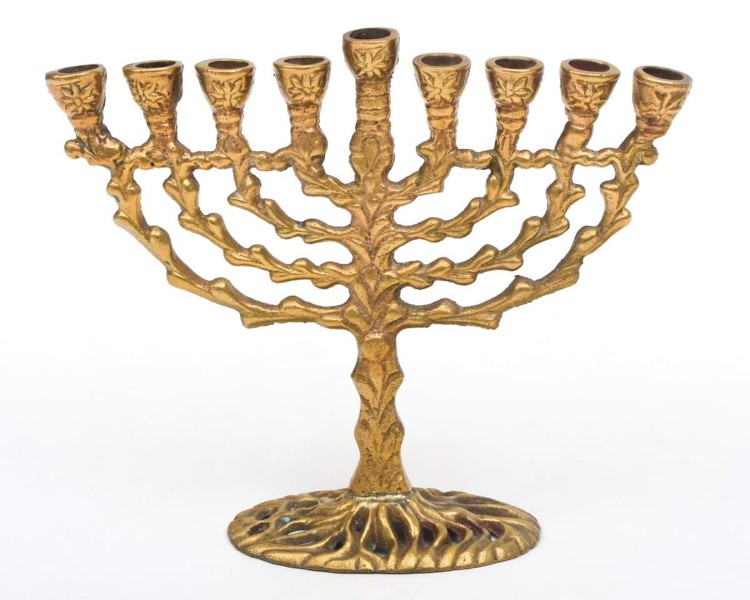 Leilão Online - Chanukiah importado em bronze judaico. 17 cm x 15 cm