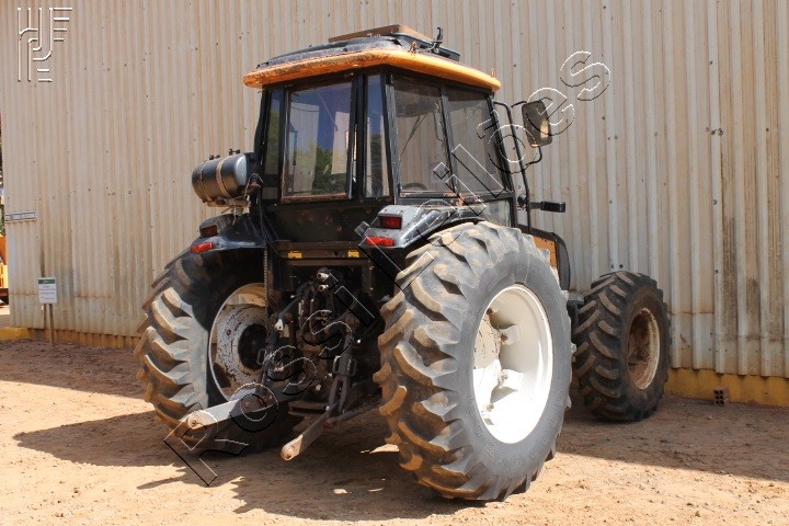 Leilão Online - Trator Valtra BL 900 4x4 - Ano 2005 - C/Cabine Patr.