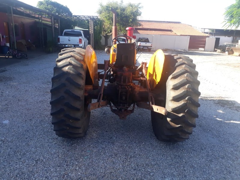 Leilão Online - veja o vídeo!! TRATOR VALMET 360; ANO 1960 (APROX.)