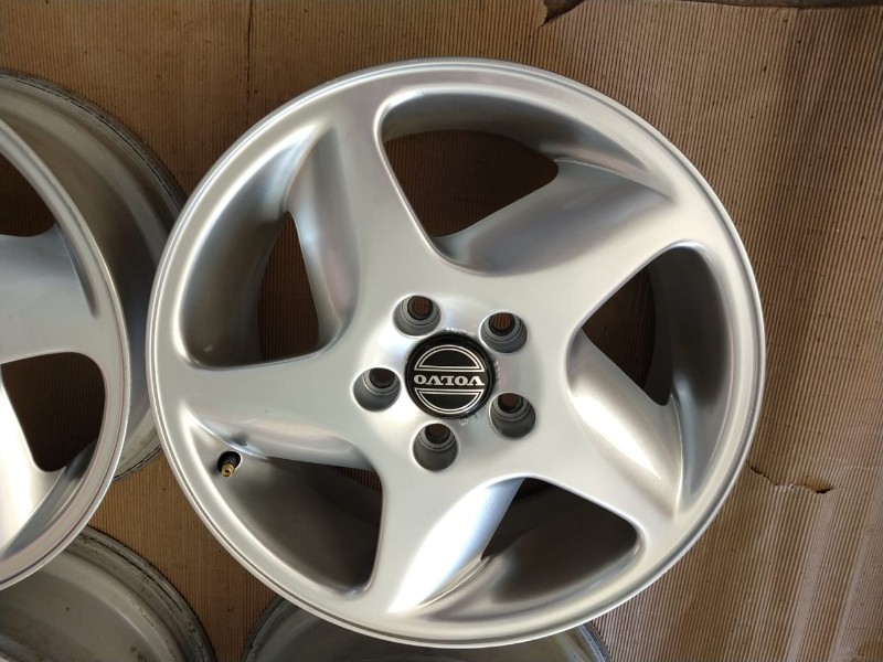 Leilão Online - RODAS ARO 16; 5 FUROS; ORIGINAL DA VOLVO S60