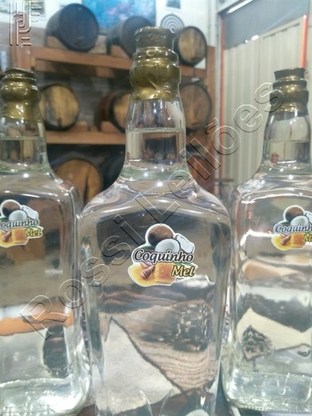 Leilão Online - 30 GARRAFAS DE CACHAÇA SABOR COQUINHO COM MEL
