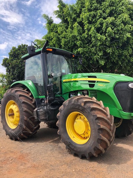 Leilão Online - .TRATOR JOHN DEERE. MOD. 7195J. ANO 2013. APROX. 6.85