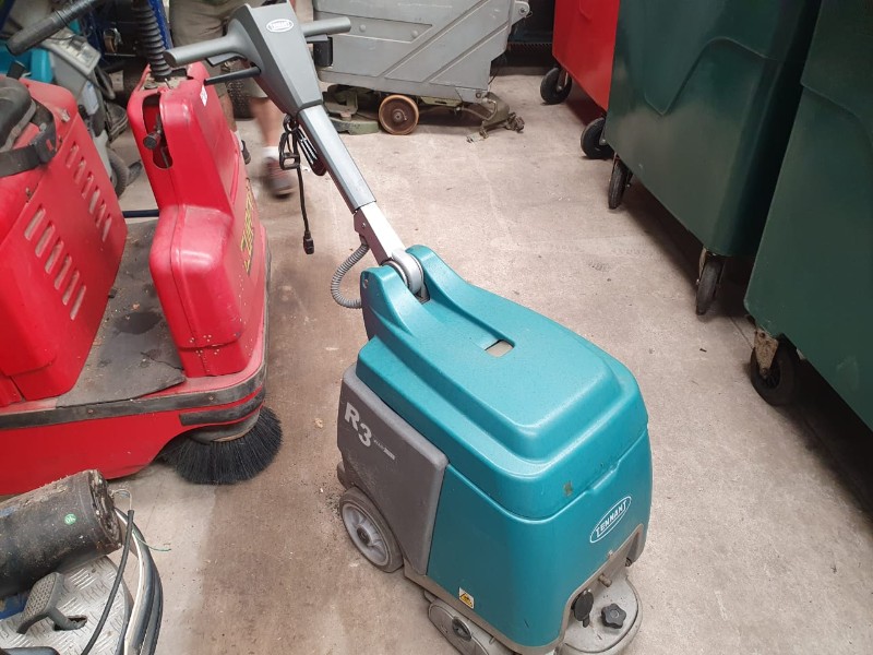 Leilão Online - CARPETE EXTRATOR COMPACTO; MARCA TENNANT; MODELO R3