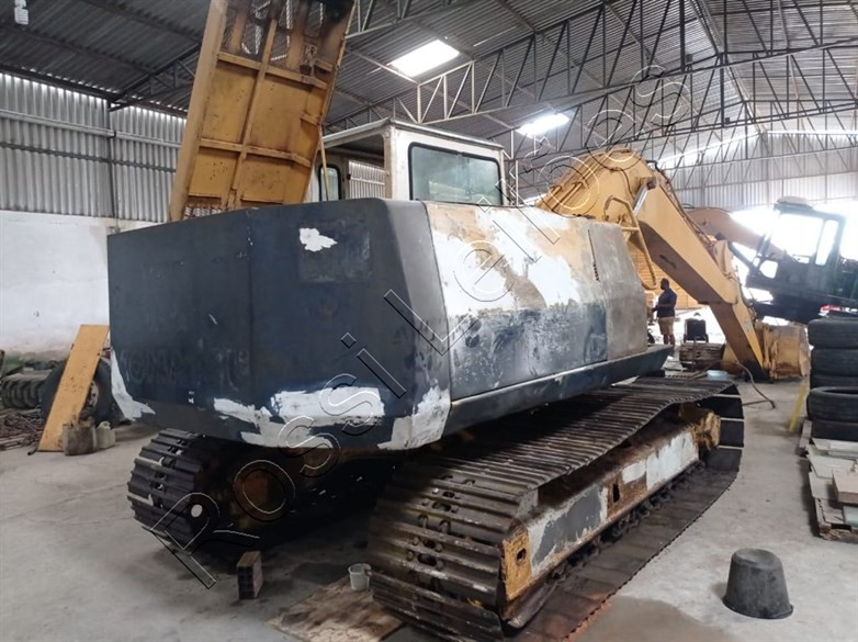 Leilão Online - Escavadeira Komatsu PC 150 SE. Equipamento original.