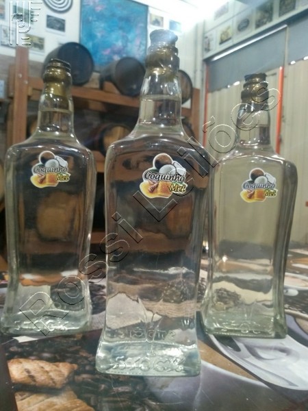 Leilão Online - 30 GARRAFAS DE CACHAÇA SABOR COQUINHO COM MEL