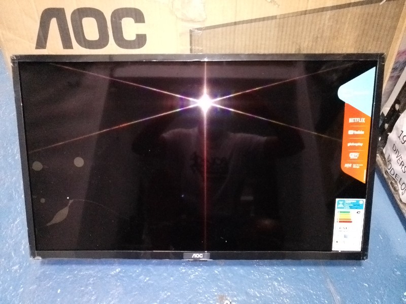 Leilão Online - TV SMART AOC 32" MODELO 32S5295 - Com avarias - Na c