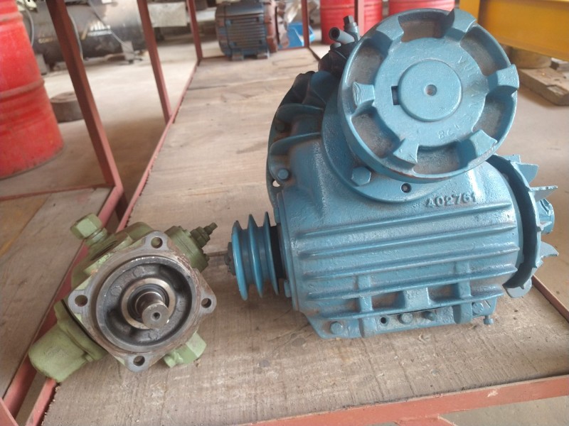 Leilão Online - Redutor 5HP - Redução 20:1 e bomba hidráulica
