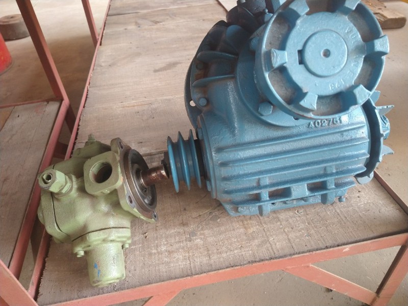 Leilão Online - Redutor 5HP - Redução 20:1 e bomba hidráulica