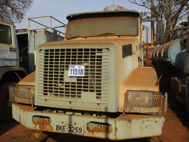 Leilão Online - CAMINHÃO VOLVO NL10- 280, CARROC. TANQUE, ANO 1990,