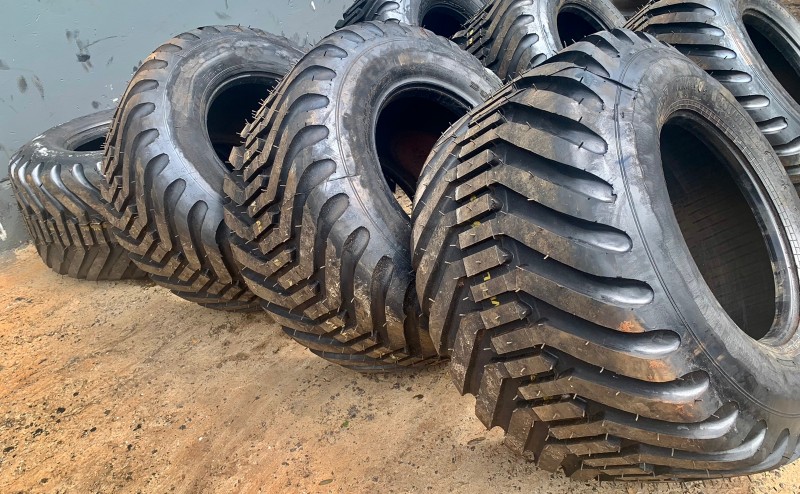 Leilão Online - LOTE COM 4 PNEUS 600/50 22,5