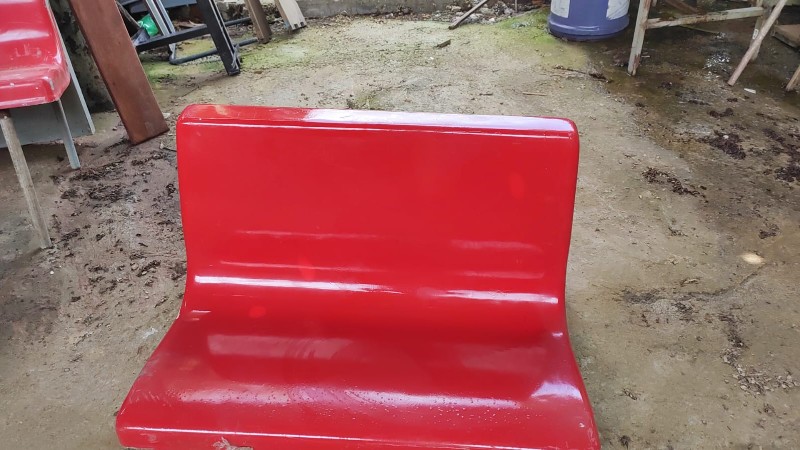 Leilão Online - Bancos em fibra 1 lado - 20 peças