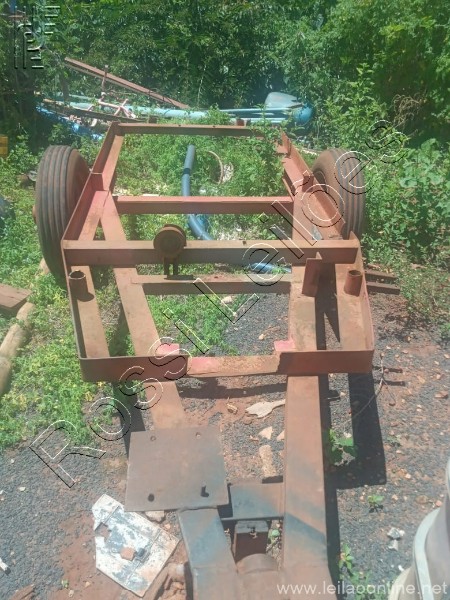 Leilão Online | Chassi com roda p/ carreta 2 rodas