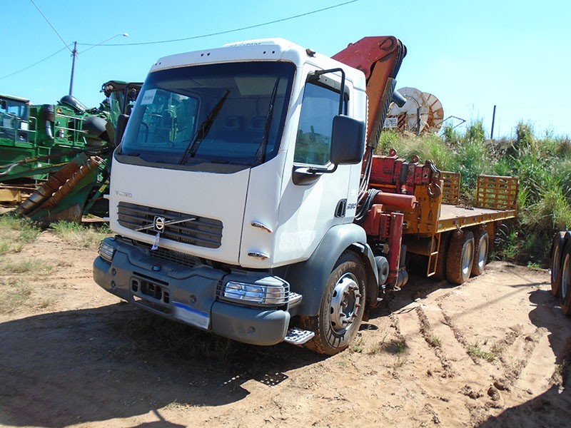 Leilão Online - CAMINHÃO VOLVO/VM 260 6X4R, ANO 2008/2008, BRANCA,