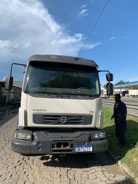 Leilão Online | Caminhão Volvo vm 330 6x4R 2012/2012 - Com Roll-on G
