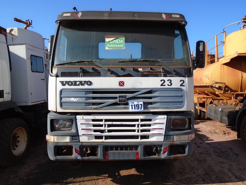 Leilão Online - CAMINHÃO VOLVO FM12 420 6X4R, ANO 2002/2002, BRANCO