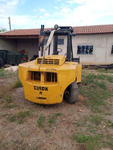 Leilão Online - EMPILHADEIRA CLARK; ANO INDEFINIDO; MOTOR À DIESEL;