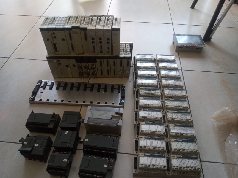 Leilão Online | Lote de material de automação industrial - Telemeca