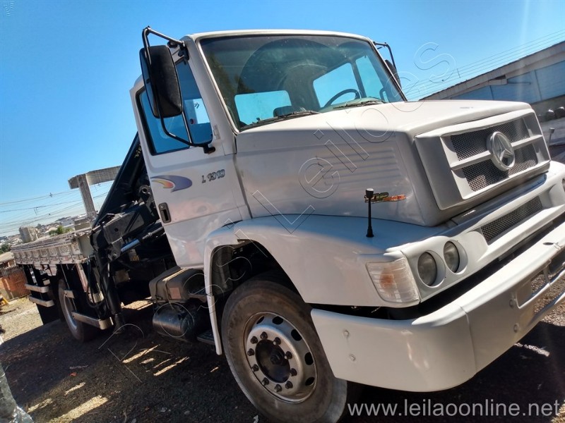 Leilão Online - MERCEDES BENS 1318 ANO 2009. COM MUNCK 3 T PE. COM 2