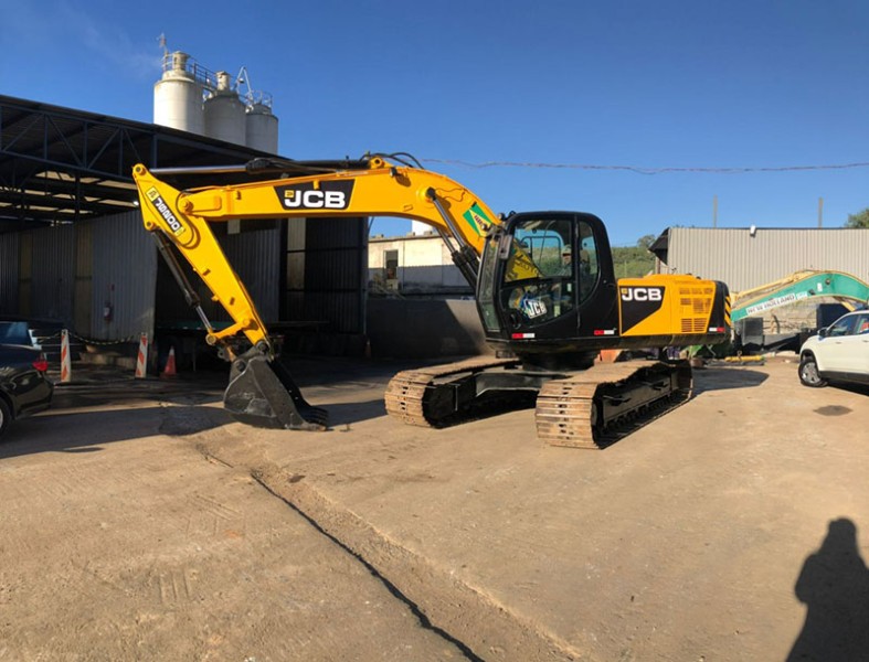 Leilão Online - ESCAVADEIRA HIDRAÚLICA JCB 20 TON; MOD. JS 200 L