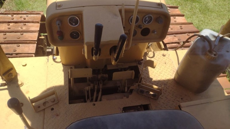 Leilão Online - Trator de Esteira Caterpillar D6-C - 1975