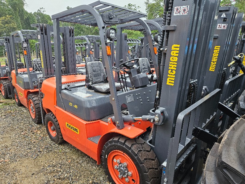 Leilão Online - EMPILHADEIRA ELÉTRICA MICHIGAN; MOD. E30-45; ANO 202