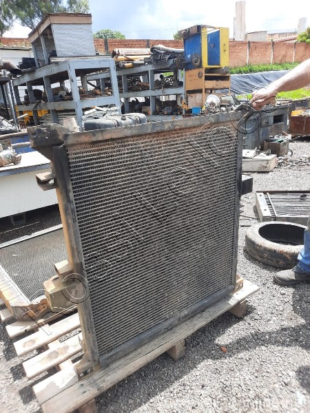 Leilão Online - RADIADOR HIDRÁULICO CAT 325C