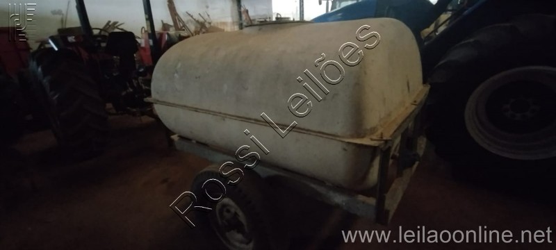 Leilão Online - Tanque de fibra com chassis duas rodas 2.000 litros