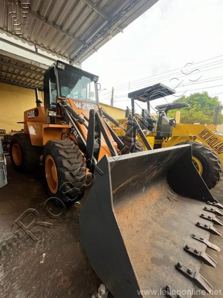 Leilão Online - PÁ CARREGADEIRA CASE MOD. W20E ANO 2011