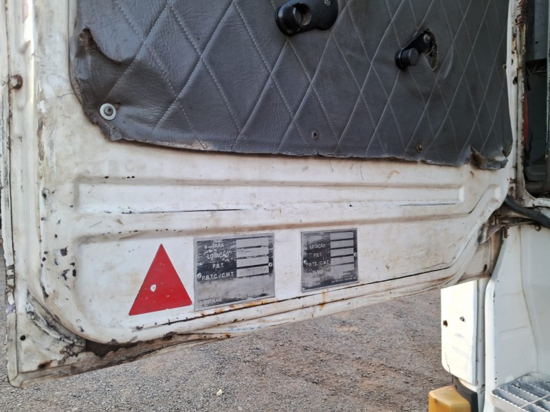 Leilão Online - SCANIA/R112 HS 4X2 1988 - Com lança