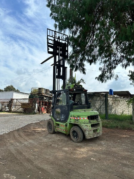 Leilão Online - Empilhadeira Clark CMP45L 2006 - Convertida à diesel