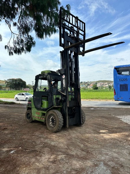 Leilão Online - Empilhadeira Clark CMP45L 2006 - Convertida à diesel
