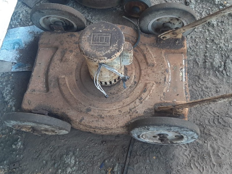 Leilão Online - Cortador de grama com motor MARCA WEG