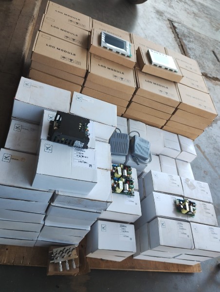 Leilão Online - Lote material eletrônico