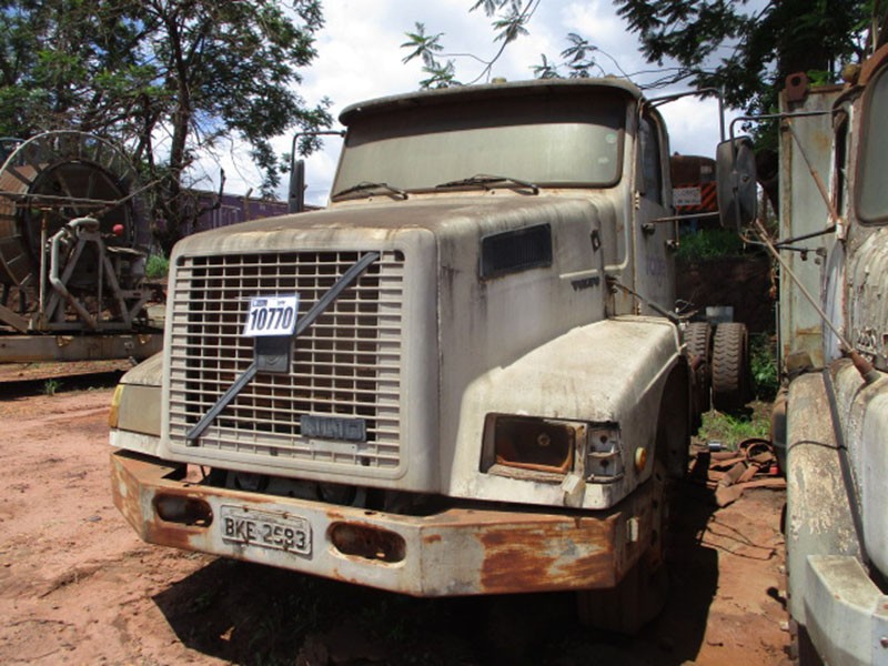 Leilão Online - CAMINHÃO VOLVO NL10 340; ANO 1992/1992; BRANCA.