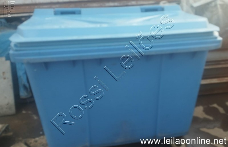 Leilão Online - 02 unidades – Container plásticos sendo: azul nas