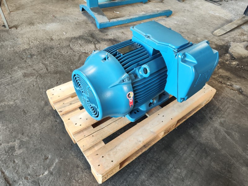 Leilão Online - MOTOR ELÉTRICO TRIFÁSICO WEB W22 PLUS 60 CV; 2 POLO