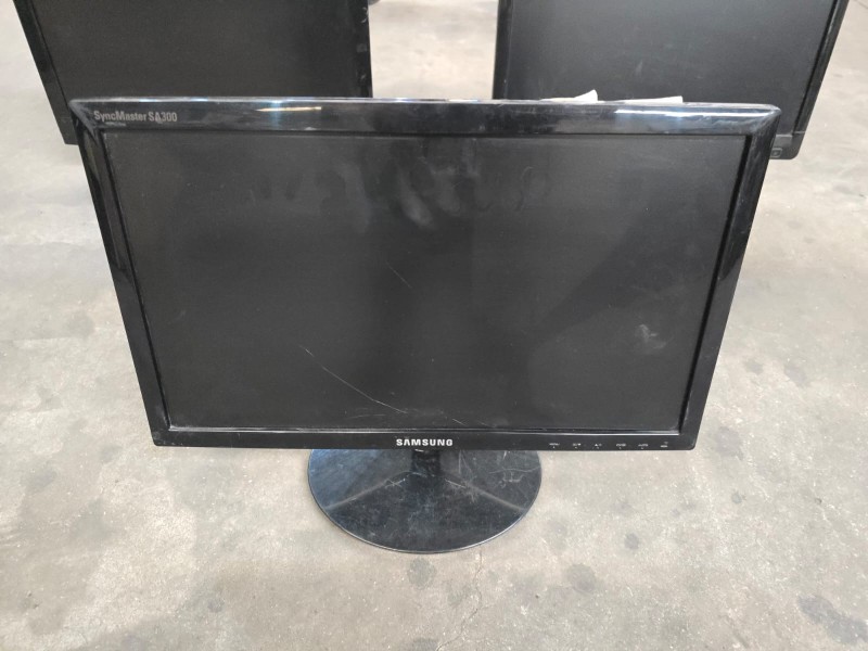 Leilão Online - Lote com: 05 unid. Monitores - varias marcas e mode