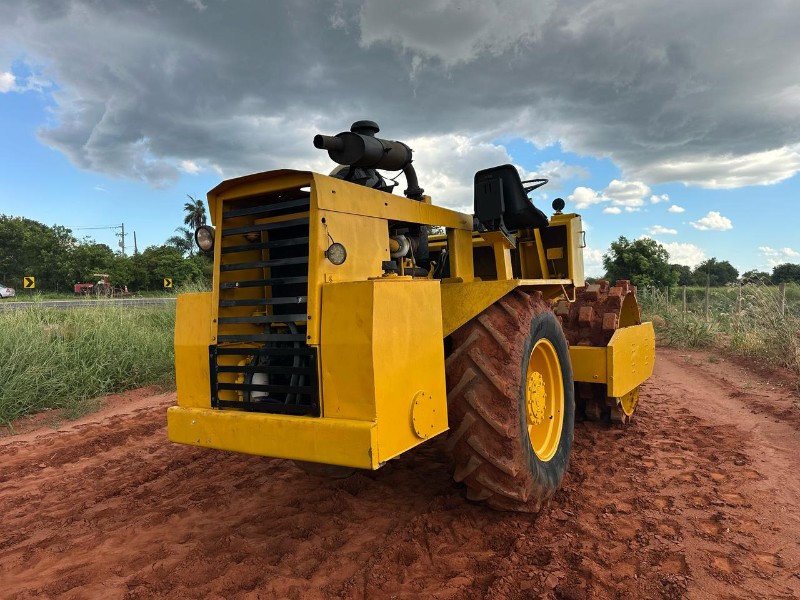 Leilão Online - ROLO COMPACTADOR MULLER; MODELO VAP 70; MOTOR MERCEDE