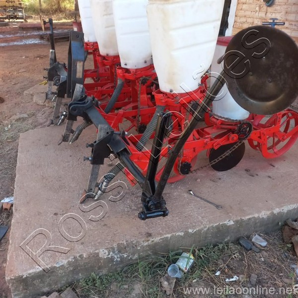 Leilão Online - [ VÍDEOS ] Plantadeira Jumil 04 linhas. Pouco uso.