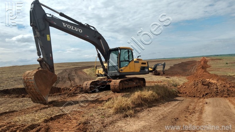 Leilão Online | [ VÍDEO ] Escavadeira Volvo Ec 220D Ano 2015 Operaci