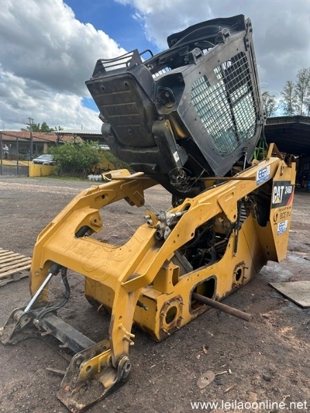 Leilão Online - MINI CARREGADEIRA CAT 246D (SEM MOTOR )