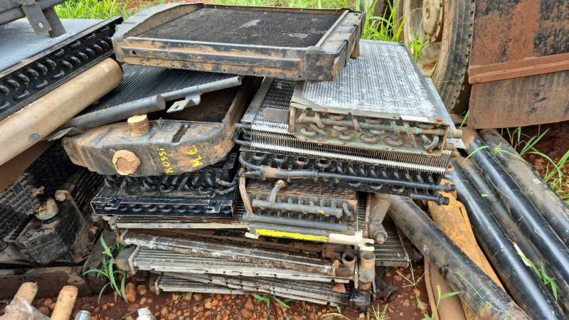 Leilão Online - APROX. 26 RADIADORES/INTERCOOLER, E 22 PISTÕES/EIXO