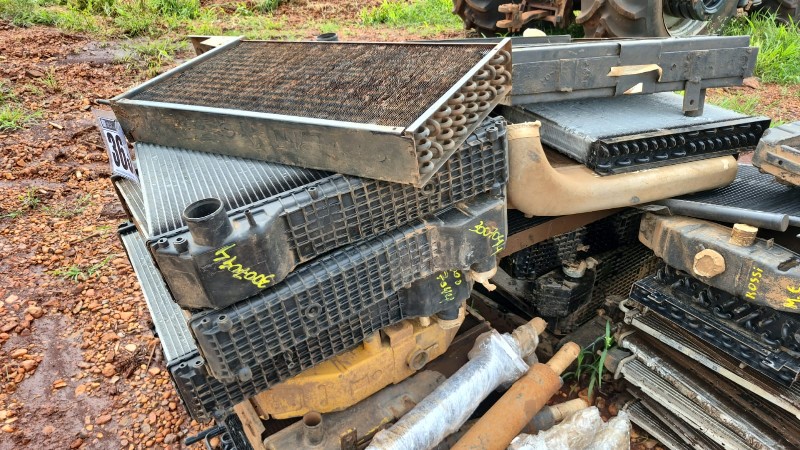 Leilão Online - APROX. 26 RADIADORES/INTERCOOLER, E 22 PISTÕES/EIXO