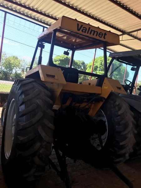 Leilão Online - TRATOR VALMET 880