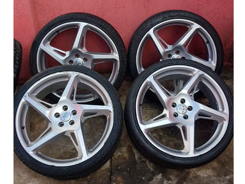 Leilão Online - JOGO DE RODAS ORIGINAL FERRARI COM PNEUS 225/45/19